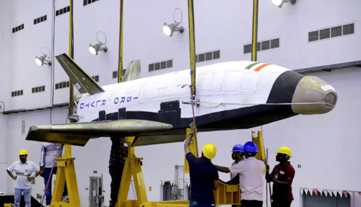 ISRO Set For the First Runway Landing Experiment of Made-in-India ...